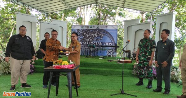 Jembatan Kaca Mentari Ocean View Resmi Jadi Ikon Baru Pacitan - Lensa ...