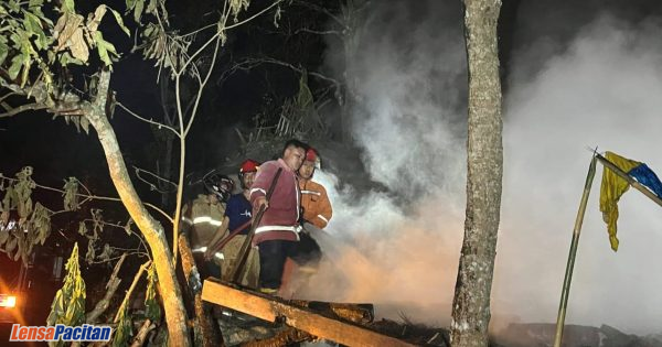 Api dari Pembakaran Arang Hanguskan Kandang dan Dapur Rumah Warga ...